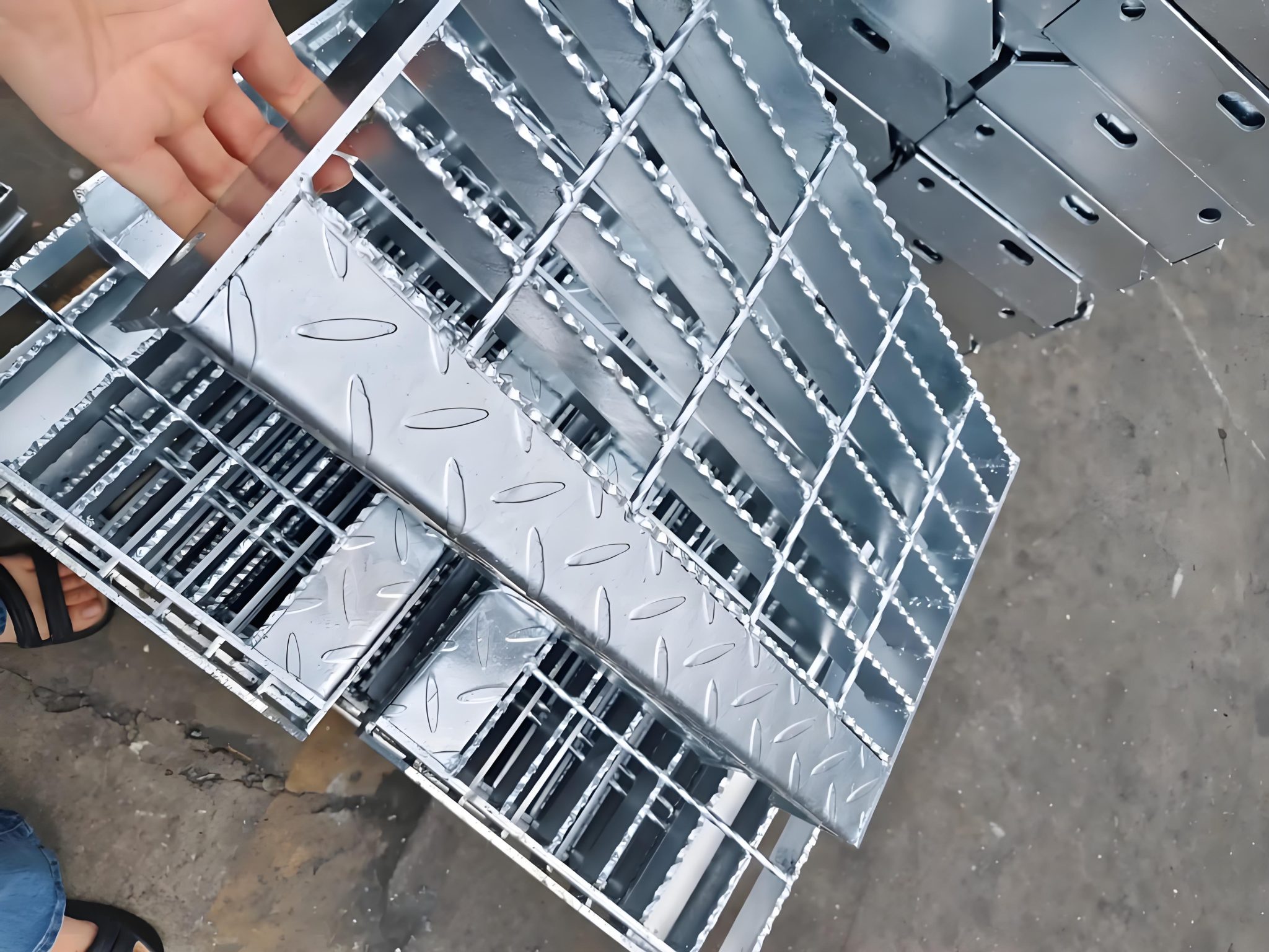 Caillebotis en acier dentelé 19-W-4 - Prix - Usine - CSSP Grating